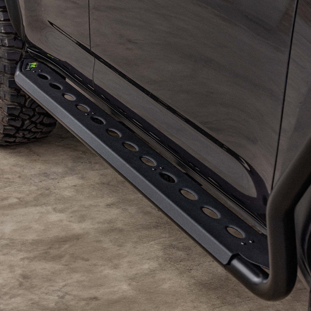 Premium Steel Side Steps and Rails to suit Toyota Landcruiser 300 Seri